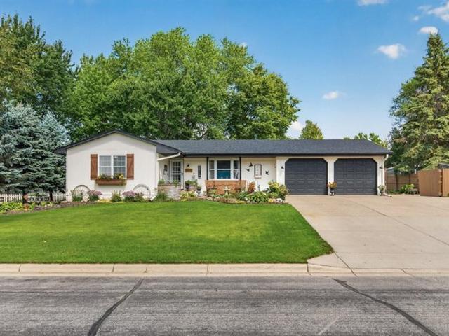 517 5 1/2 St NW, Elk River, MN 55330