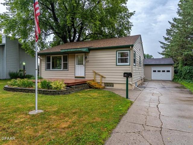 517 Bygland Rd SE, East Grand Forks, MN 56721
