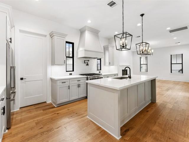 517 E 4th St, Houston, TX 77007