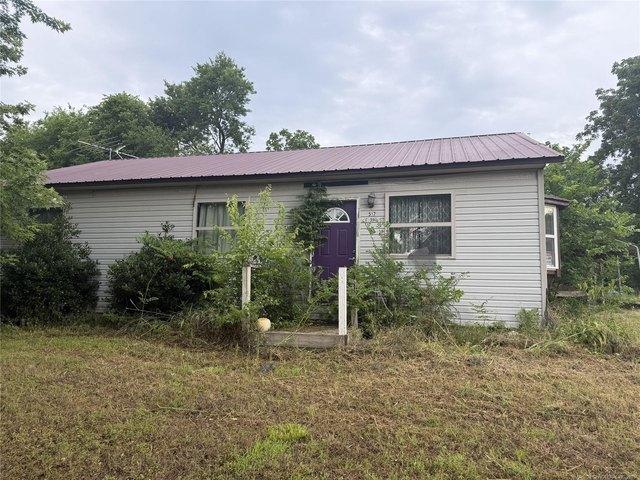 517 E 3rd St, Okmulgee, OK 74447