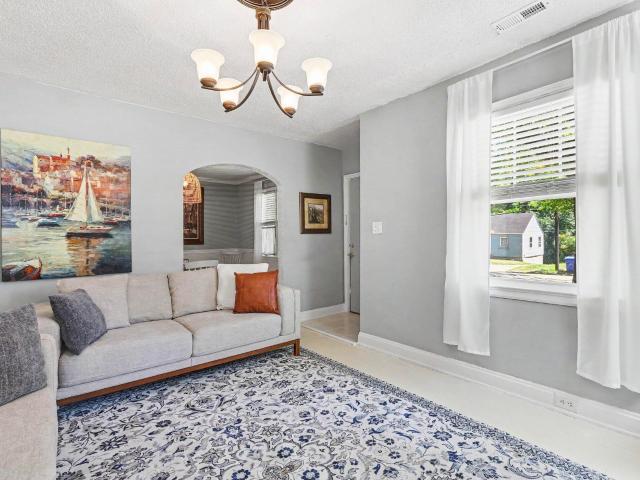 517 E Club Boulevard