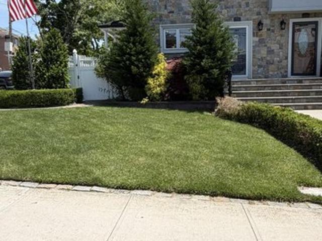 517 Foster Rd, Staten Island, NY 10309