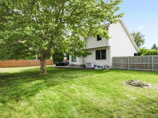 517 Kelli Avenue