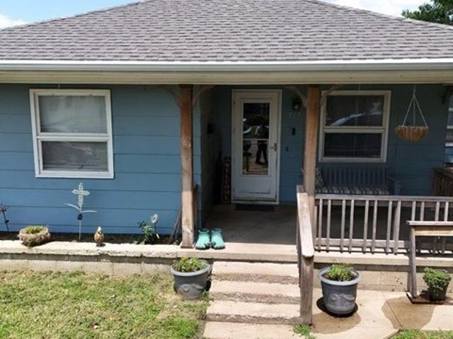 517 Kentucky St, Saint Joseph, MO 64504