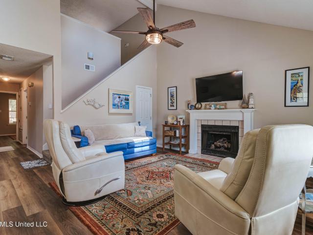 517 Heatherstone Circle