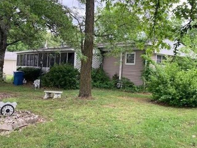 517 N Tennessee Ave, Carterville, MO 64835