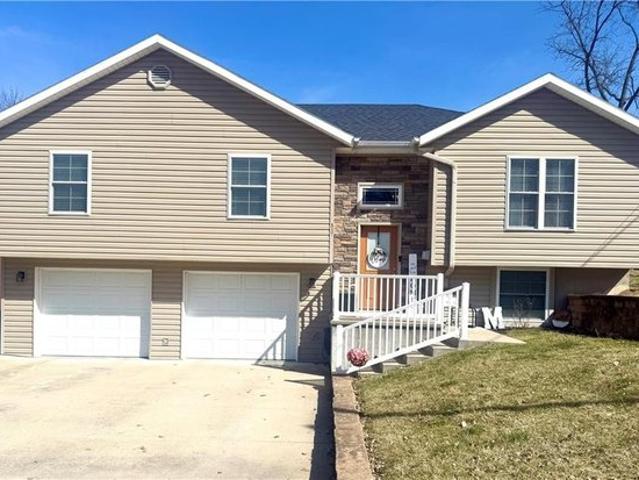 517 N Davis St, Maryville, MO 64468
