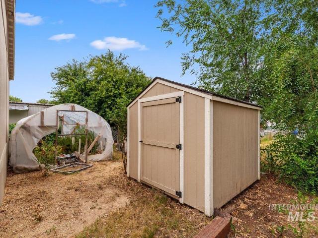 517 N Meadowland Dr