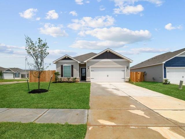 517 Navy Clouds Dr, Waller, TX 77484