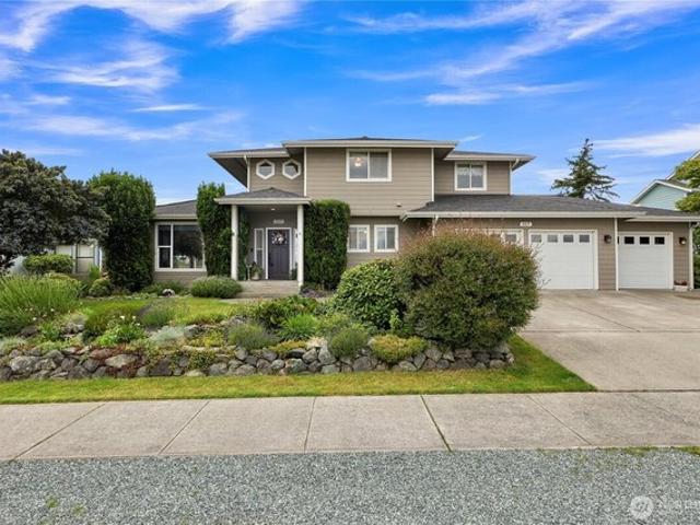 517 SW Dyer St, Oak Harbor, WA 98277