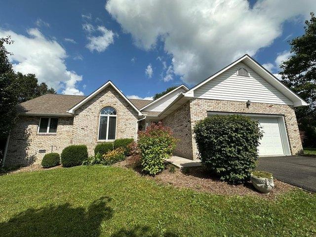 517 Quiet Oak St, Beaver, WV 25813