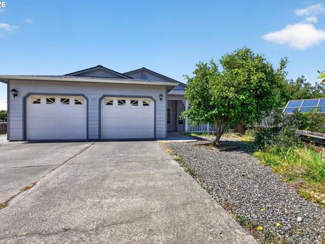 517 Rosichelli Dr, Brookings, OR 97415