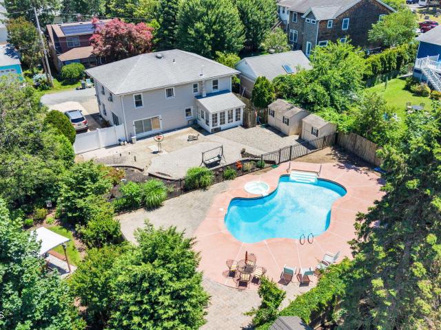 517 Riverwood Park