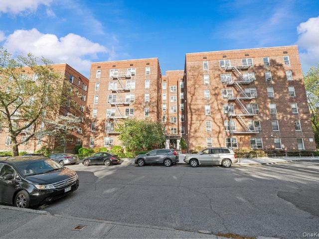 517 Riverdale 4D