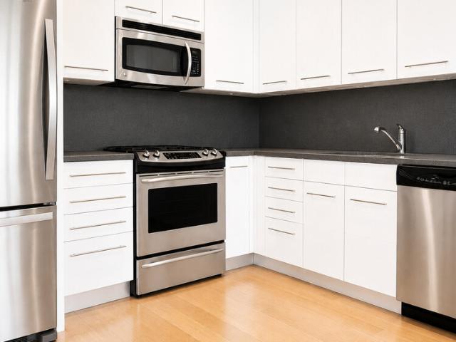 517 W 46TH Street 404