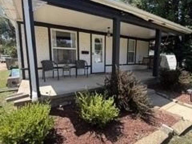 517 W 8th St, Larned, KS 67550