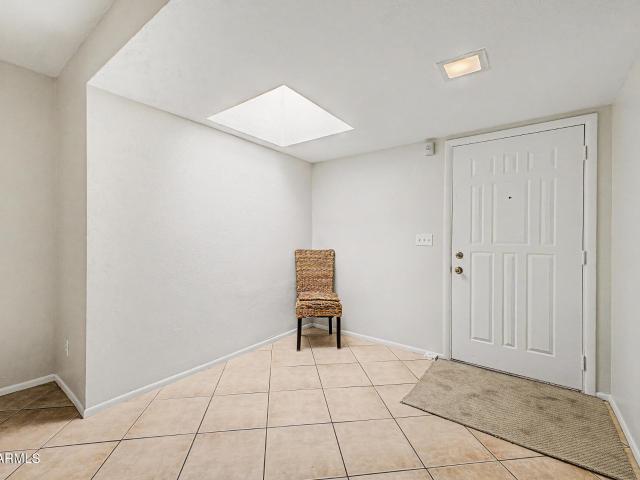 517 W DUKE Drive