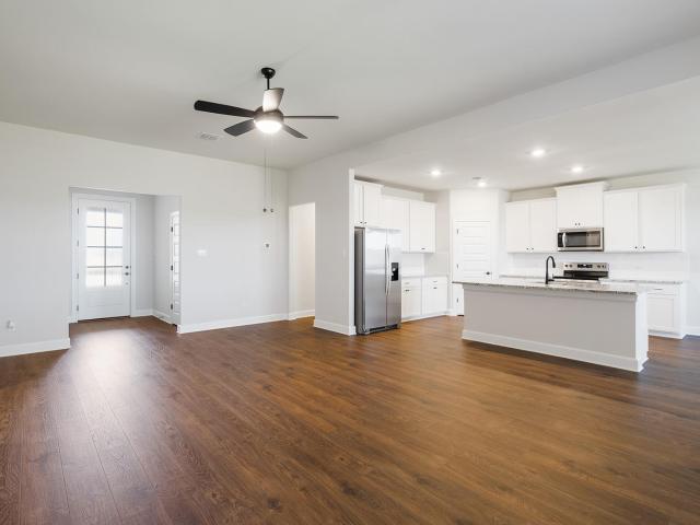 517 W Luna Blue Ln