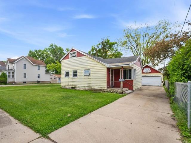 517 W Maple Ave, Beaver Dam, WI 53916