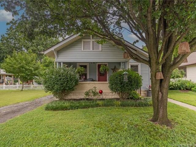 517 W Norwood Ave, Clarksville, IN 47129