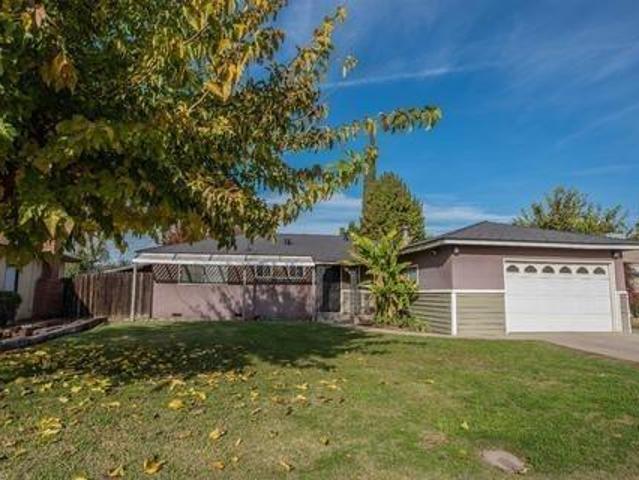 517 West Beverly Avenue, Clovis, CA 93612