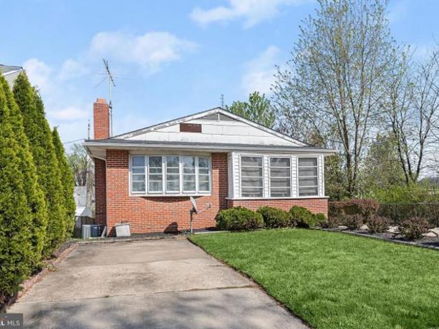 517 Winters Ln, Catonsville, MD 21228