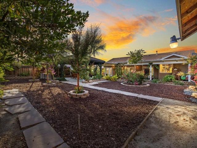 517 Yokut Ct, Woodlake, CA 93286