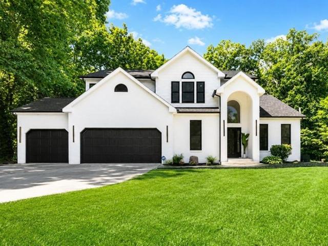 51855 Westwood Forest Dr, South Bend, IN 46628