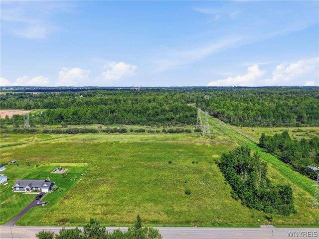 5185 Feigle Rd, Lockport, NY 14094
