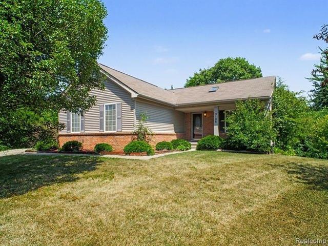 5186 Northwood Rd, Grand Blanc, MI 48439