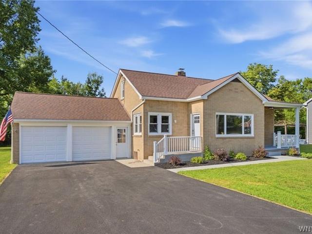 5189 Lake Ave, Orchard Park, NY 14127