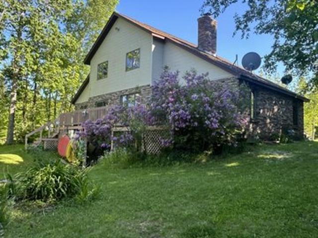 5180 Hiawatha Dr, Cheboygan, MI 49721