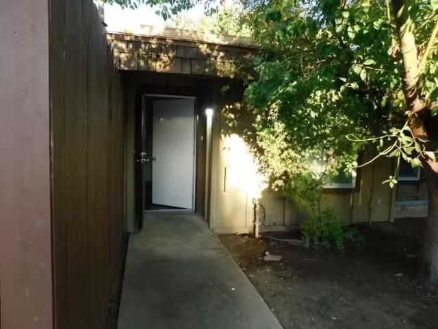 5181 Olive Avenue E, Fresno, CA 93727 658794567