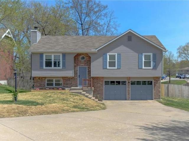 5181 Farley Ln, Merriam, KS 66203