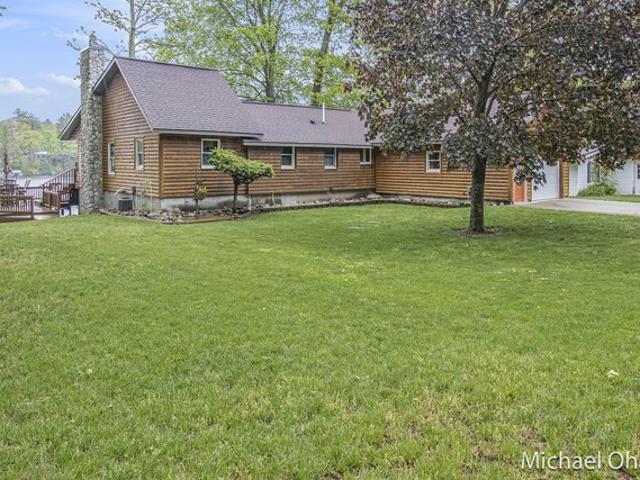 5182 Muskego Dr, Croton, MI 49337