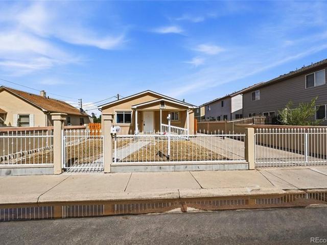 518 15th Avenue Ct, Greeley, CO 80631