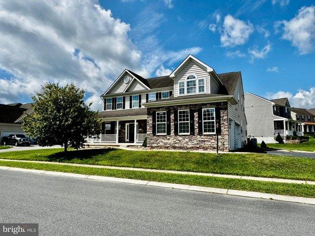 518 Creekside Blvd, Waynesboro, PA 17268
