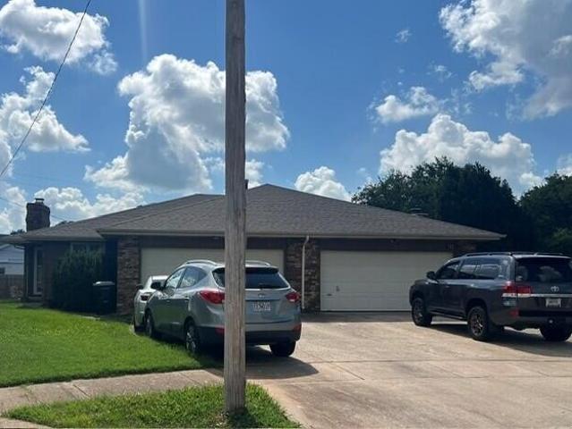 518 and 520 E Jewett Pl, Springfield, MO 65807