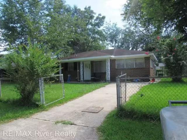 518 Aiken St