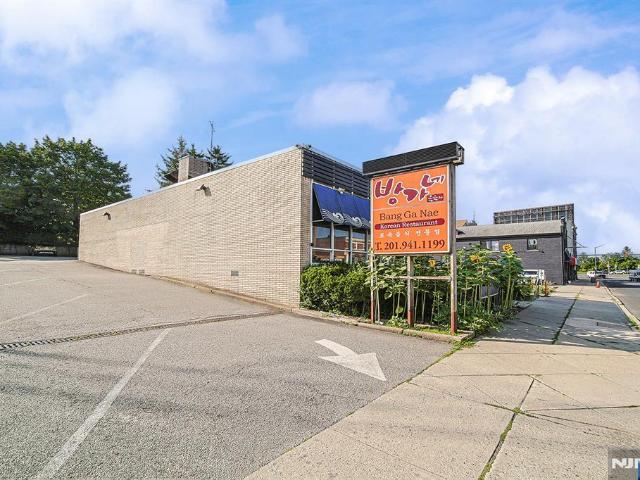518 Broad Avenue