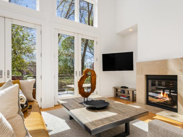 518 Grove Street, Healdsburg, US, CA