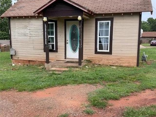 518 E 11th St, Chandler, OK 74834