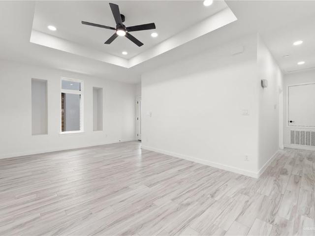 518 E Loop 499 11