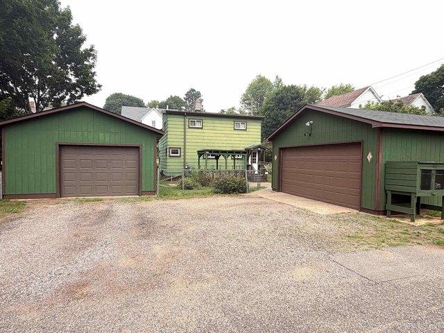 518 E Ridge St, Ishpeming, MI 49849