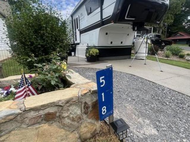518 Flamingo Cir, Townsend, TN 37882