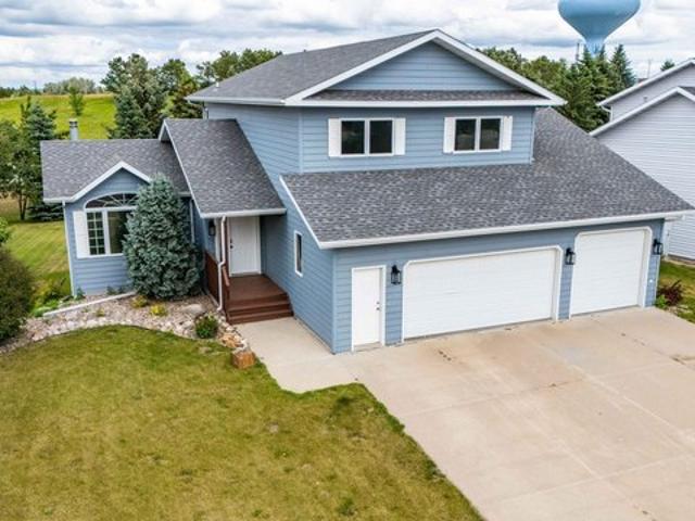 518 Huron Dr, Bismarck, ND 58503