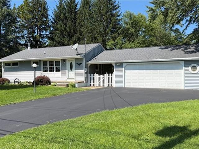 518 Oak St, Youngstown, NY 14174