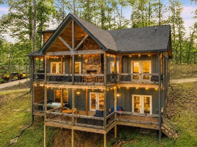 518 Mango Ln, Ellijay, GA 30536