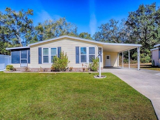 518 Saint Andrews Blvd, Lady Lake, FL 32159