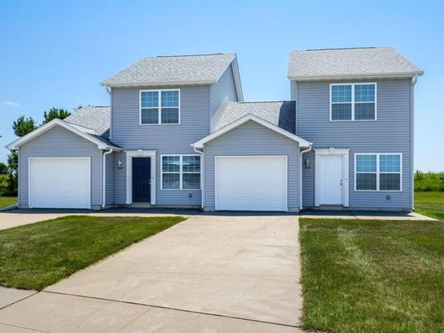 518 Prairie Meadow Dr, Blue Grass, IA 52726
